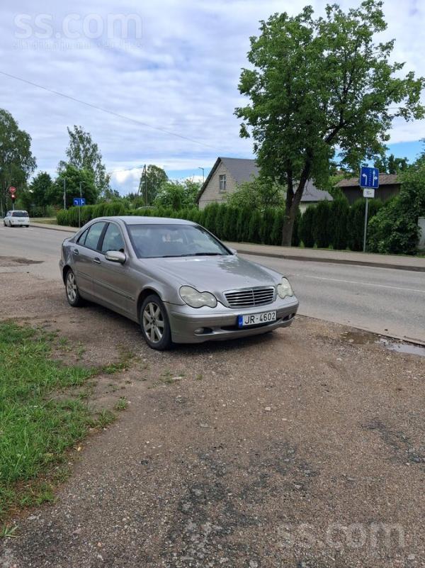 Pelēks Mercedes-Benz c-220 2003 Rēzekne, ar dzinēja tilpumu 2.20 L un nobraukumu 300 tūkst. km par 1450 €, foto 2 vietnē AUTOMOTO.COM.LV