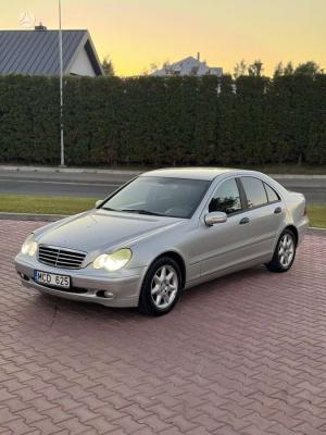 Pelēks Mercedes-Benz c-220 2003 Viļņa, ar dzinēja tilpumu 2.20 L un nobraukumu 387 tūkst. km par 2150 €, foto  vietnē AUTOMOTO.COM.LV