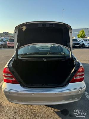 Pelēks Mercedes-Benz c-220 2003 Viļņa, ar dzinēja tilpumu 2.10 L un nobraukumu 220 tūkst. km par 1500 €, foto 11 vietnē AUTOMOTO.COM.LV
