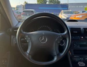 Pelēks Mercedes-Benz c-220 2003 Viļņa, ar dzinēja tilpumu 2.10 L un nobraukumu 220 tūkst. km par 1500 €, foto 12 vietnē AUTOMOTO.COM.LV