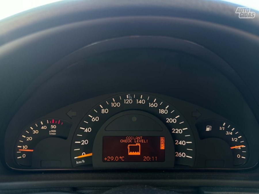 Pelēks Mercedes-Benz c-220 2003 Viļņa, ar dzinēja tilpumu 2.10 L un nobraukumu 220 tūkst. km par 1500 €, foto 13 vietnē AUTOMOTO.COM.LV