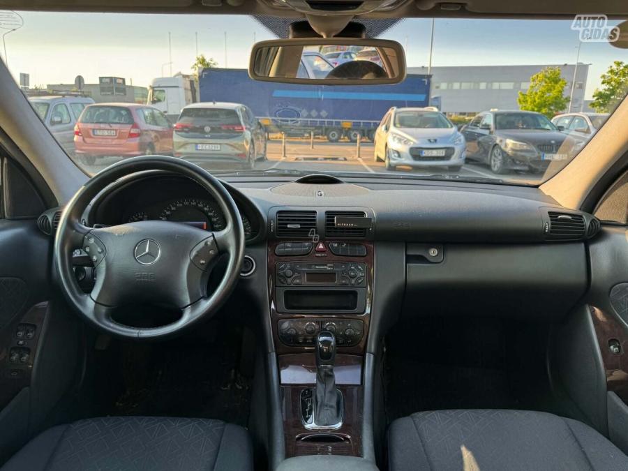 Pelēks Mercedes-Benz c-220 2003 Viļņa, ar dzinēja tilpumu 2.10 L un nobraukumu 220 tūkst. km par 1500 €, foto 16 vietnē AUTOMOTO.COM.LV