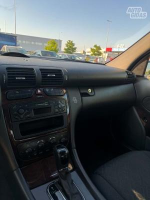 Pelēks Mercedes-Benz c-220 2003 Viļņa, ar dzinēja tilpumu 2.10 L un nobraukumu 220 tūkst. km par 1500 €, foto 18 vietnē AUTOMOTO.COM.LV