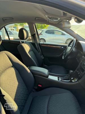 Pelēks Mercedes-Benz c-220 2003 Viļņa, ar dzinēja tilpumu 2.10 L un nobraukumu 220 tūkst. km par 1500 €, foto 21 vietnē AUTOMOTO.COM.LV