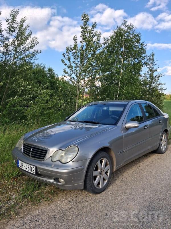 Pelēks Mercedes-Benz c-220 2003 Rēzekne, ar dzinēja tilpumu 2.20 L un nobraukumu 350 tūkst. km par 1350 €, foto 2 vietnē AUTOMOTO.COM.LV