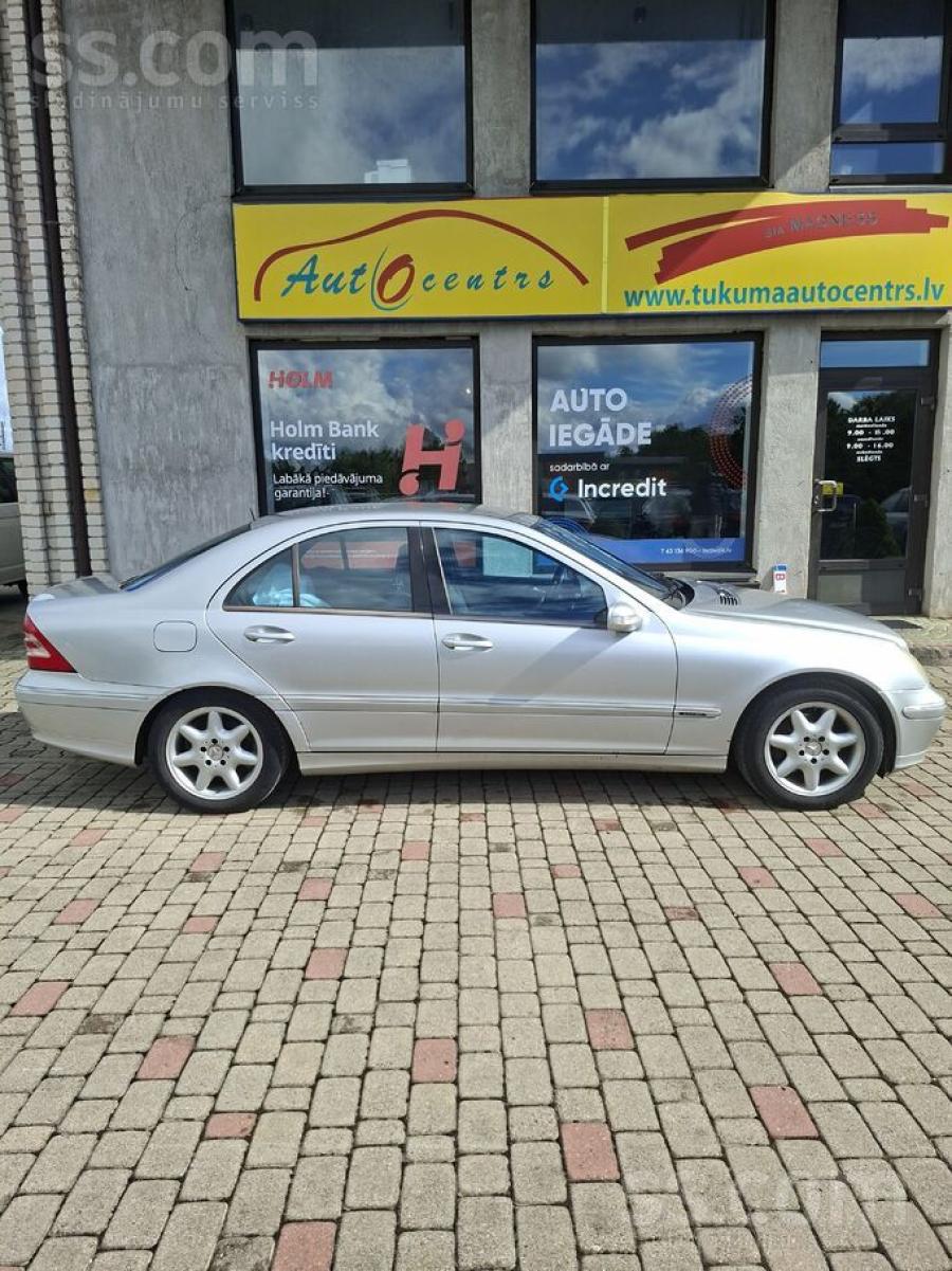 Pelēks Mercedes-Benz c-220 2003 Tukums, ar dzinēja tilpumu 2.20 L un nobraukumu 310 tūkst. km par 1650 €, foto 3 vietnē AUTOMOTO.COM.LV