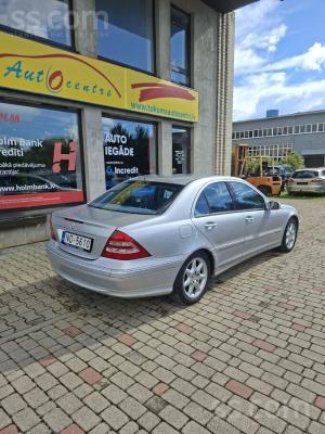 Pelēks Mercedes-Benz c-220 2003 Tukums, ar dzinēja tilpumu 2.20 L un nobraukumu 310 tūkst. km par 1650 €, foto 4 vietnē AUTOMOTO.COM.LV