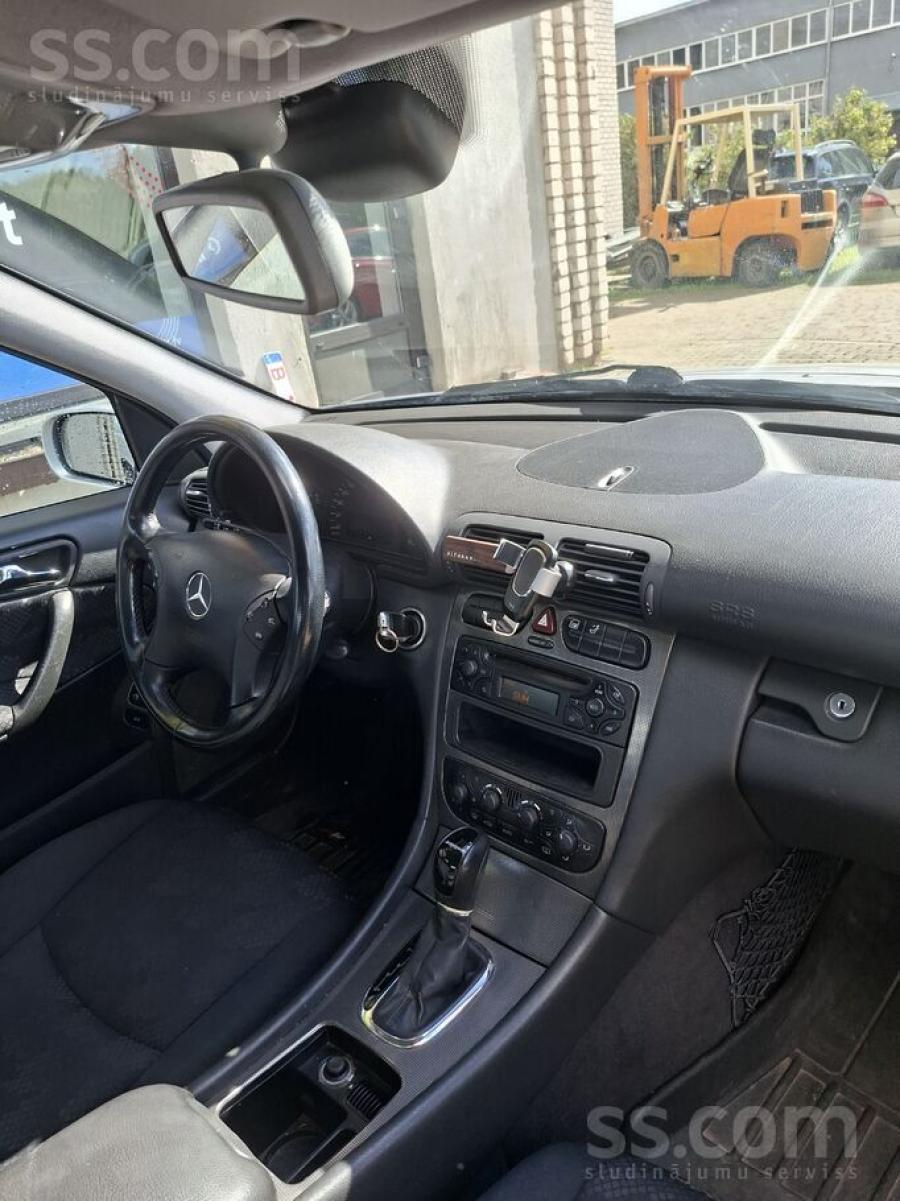 Pelēks Mercedes-Benz c-220 2003 Tukums, ar dzinēja tilpumu 2.20 L un nobraukumu 310 tūkst. km par 1650 €, foto 6 vietnē AUTOMOTO.COM.LV