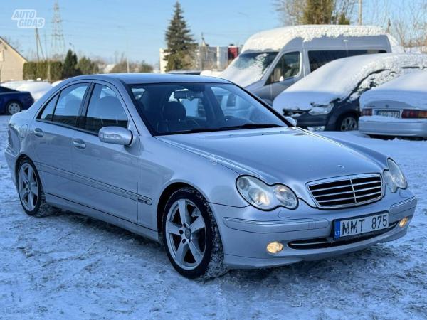 Grey Mercedes-Benz c-220 2004 in Silute, with an engine capacity of 2.10 L and mileage of 360 thousand km for 1450 €, photo 2 on AUTOMOTO.COM.LV