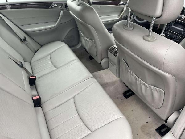 Pelēks Mercedes-Benz c-220 2004 Panevēža, ar dzinēja tilpumu 2.15 L un nobraukumu 203 tūkst. km par 1000 €, foto 8 vietnē AUTOMOTO.COM.LV
