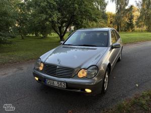 Pelēks Mercedes-Benz c-220 2004 Joniškis, ar dzinēja tilpumu 2.20 L un nobraukumu 357 tūkst. km par 1350 €, foto  vietnē AUTOMOTO.COM.LV