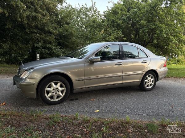 Pelēks Mercedes-Benz c-220 2004 Joniškis, ar dzinēja tilpumu 2.20 L un nobraukumu 357 tūkst. km par 1350 €, foto 2 vietnē AUTOMOTO.COM.LV