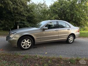 Pelēks Mercedes-Benz c-220 2004 Joniškis, ar dzinēja tilpumu 2.20 L un nobraukumu 357 tūkst. km par 1350 €, foto 3 vietnē AUTOMOTO.COM.LV
