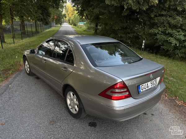 Pelēks Mercedes-Benz c-220 2004 Joniškis, ar dzinēja tilpumu 2.20 L un nobraukumu 357 tūkst. km par 1350 €, foto 4 vietnē AUTOMOTO.COM.LV