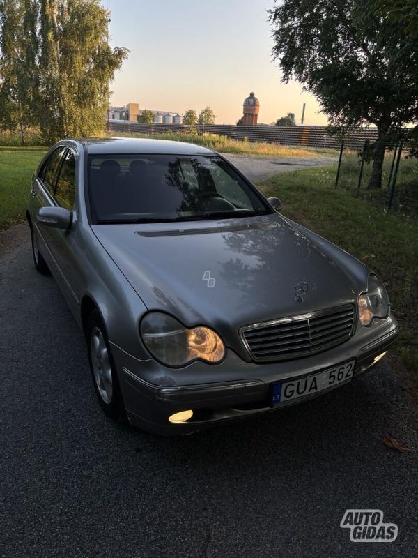 Pelēks Mercedes-Benz c-220 2004 Joniškis, ar dzinēja tilpumu 2.20 L un nobraukumu 357 tūkst. km par 1350 €, foto 6 vietnē AUTOMOTO.COM.LV