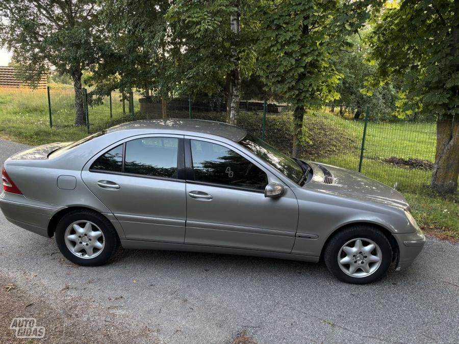 Pelēks Mercedes-Benz c-220 2004 Joniškis, ar dzinēja tilpumu 2.20 L un nobraukumu 357 tūkst. km par 1350 €, foto 9 vietnē AUTOMOTO.COM.LV