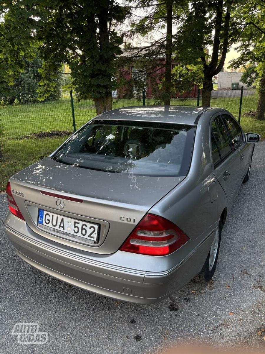 Pelēks Mercedes-Benz c-220 2004 Joniškis, ar dzinēja tilpumu 2.20 L un nobraukumu 357 tūkst. km par 1350 €, foto 13 vietnē AUTOMOTO.COM.LV