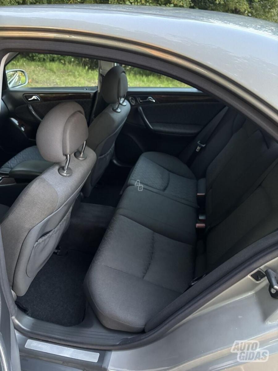 Pelēks Mercedes-Benz c-220 2004 Joniškis, ar dzinēja tilpumu 2.20 L un nobraukumu 357 tūkst. km par 1350 €, foto 17 vietnē AUTOMOTO.COM.LV