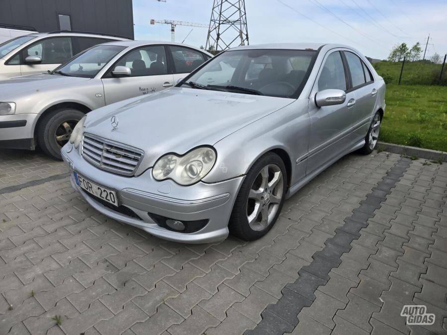 Pelēks Mercedes-Benz c-220 2005 Viļņa, ar dzinēja tilpumu 2.20 L un nobraukumu 421 tūkst. km par 990 €, foto 1 vietnē AUTOMOTO.COM.LV