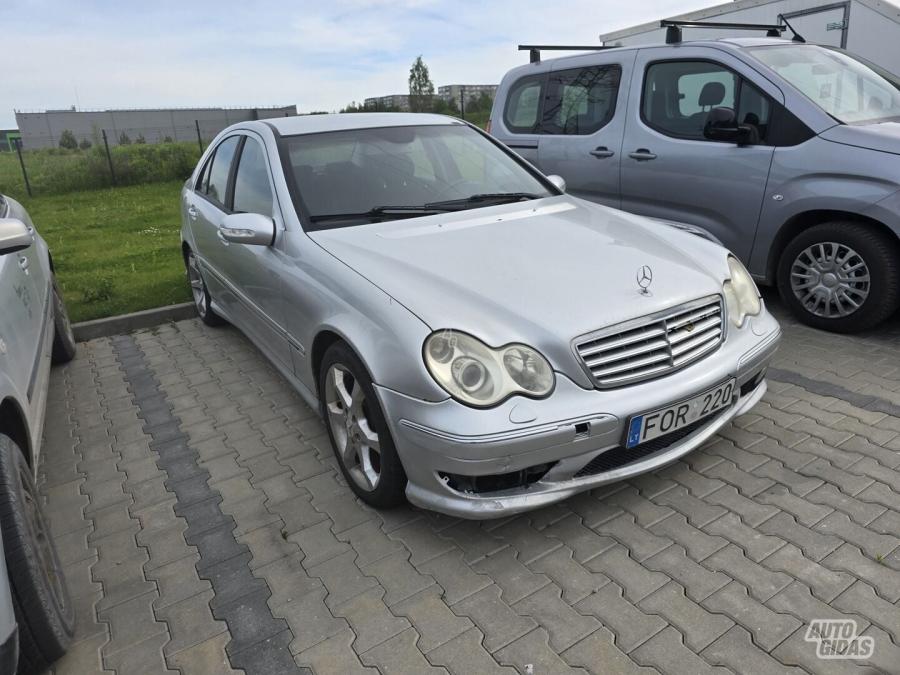 Pelēks Mercedes-Benz c-220 2005 Viļņa, ar dzinēja tilpumu 2.20 L un nobraukumu 421 tūkst. km par 990 €, foto 3 vietnē AUTOMOTO.COM.LV