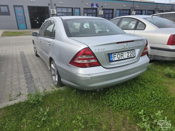 Grey Mercedes-Benz c-220 2005 in Vilnius, with an engine capacity of 2.20 L and mileage of 421 thousand km for 990 €, photo 3 on AUTOMOTO.COM.LV