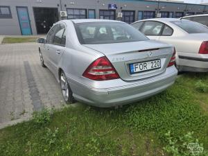 Pelēks Mercedes-Benz c-220 2005 Viļņa, ar dzinēja tilpumu 2.20 L un nobraukumu 421 tūkst. km par 990 €, foto 4 vietnē AUTOMOTO.COM.LV