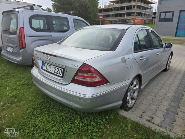 Grey Mercedes-Benz c-220 2005 in Vilnius, with an engine capacity of 2.20 L and mileage of 421 thousand km for 990 €, photo 4 on AUTOMOTO.COM.LV