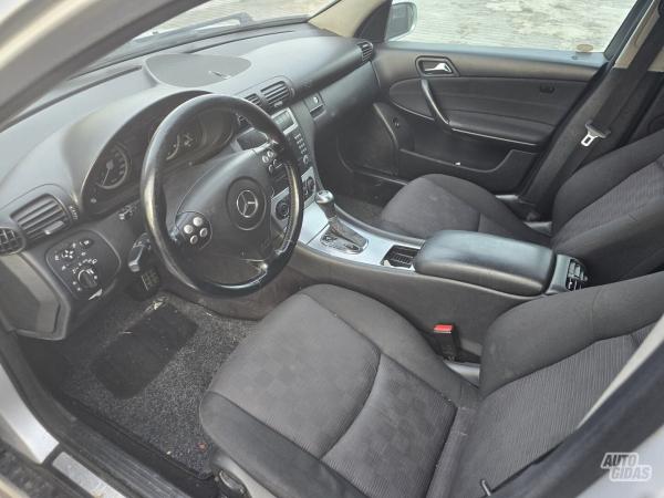 Grey Mercedes-Benz c-220 2005 in Vilnius, with an engine capacity of 2.20 L and mileage of 421 thousand km for 990 €, photo 5 on AUTOMOTO.COM.LV