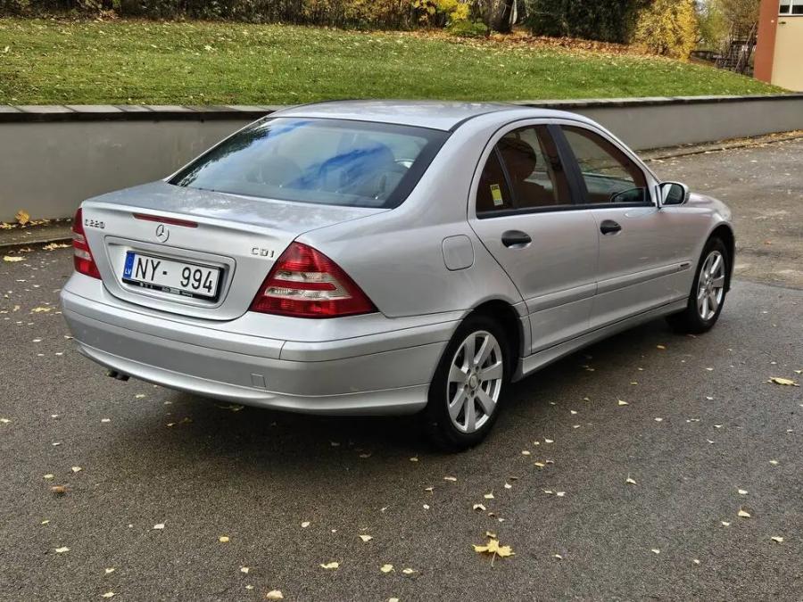 Серый Мерседес Ц 220 2005 в Екабпилс, объемом двигателя 2.20 л и пробегом 286 тыс. км за 2950 €, фото 8 на AUTOMOTO.COM.LV