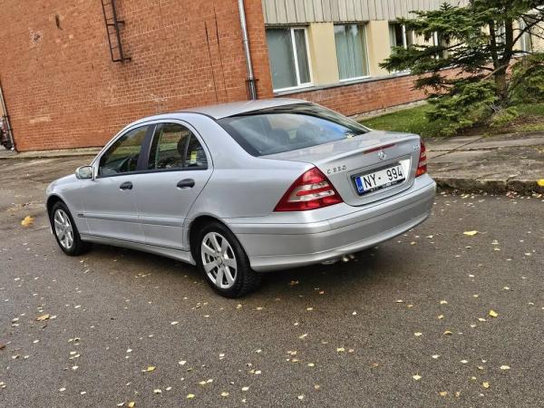 Grey Mercedes-Benz c-220 2005 in Jekabpils, with an engine capacity of 2.20 L and mileage of 286 thousand km for 2950 €, photo 9 on AUTOMOTO.COM.LV