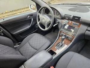 Серый Мерседес Ц 220 2005 в Екабпилс, объемом двигателя 2.20 л и пробегом 286 тыс. км за 2950 €, фото 21 на AUTOMOTO.COM.LV