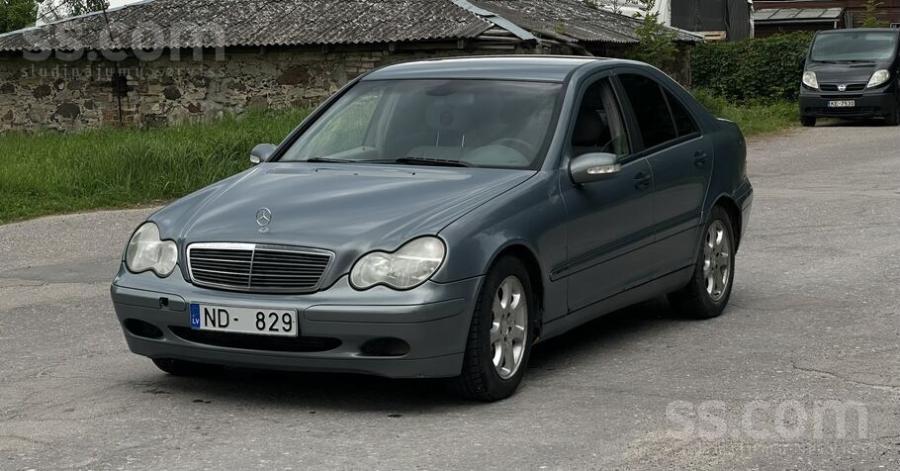 Grey Mercedes-Benz c-220 2005 in Jelgava, with an engine capacity of 2.20 L and mileage of 444 thousand km for 1950 €, photo 3 on AUTOMOTO.COM.LV