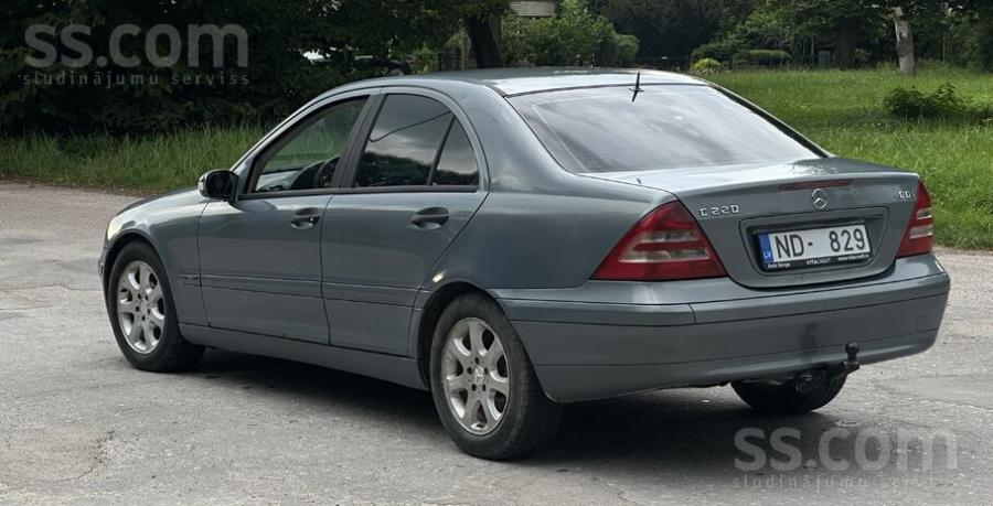 Grey Mercedes-Benz c-220 2005 in Jelgava, with an engine capacity of 2.20 L and mileage of 444 thousand km for 1950 €, photo 4 on AUTOMOTO.COM.LV