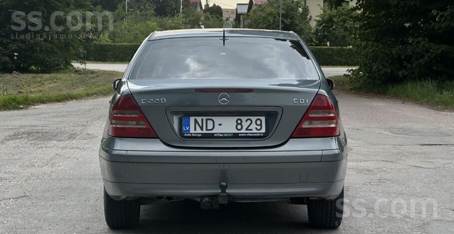 Grey Mercedes-Benz c-220 2005 in Jelgava, with an engine capacity of 2.20 L and mileage of 444 thousand km for 1950 €, photo 5 on AUTOMOTO.COM.LV