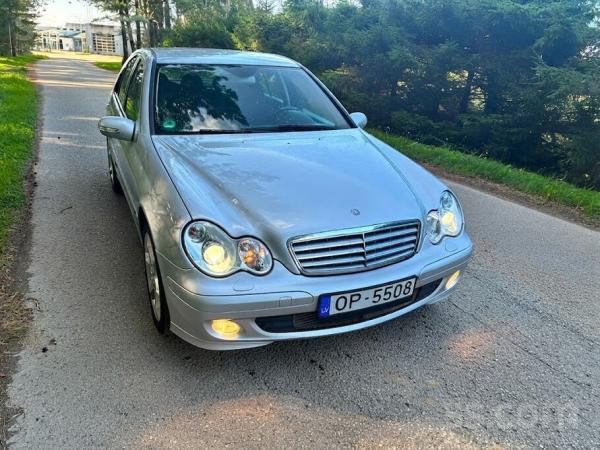 Grey Mercedes-Benz c-220 2005 in Ogre, with an engine capacity of 2.20 L and mileage of 185 thousand km for 3550 €, photo 2 on AUTOMOTO.COM.LV
