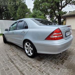 Pelēks Mercedes-Benz c-220 2005 Rīga, ar dzinēja tilpumu 2.20 L un nobraukumu 186 tūkst. km par 4300 €, foto 4 vietnē AUTOMOTO.COM.LV