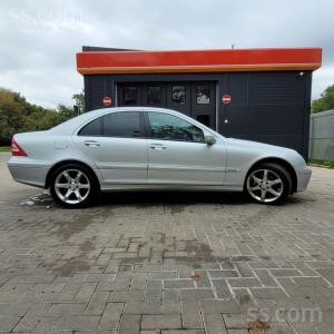 Pelēks Mercedes-Benz c-220 2005 Rīga, ar dzinēja tilpumu 2.20 L un nobraukumu 186 tūkst. km par 4300 €, foto 5 vietnē AUTOMOTO.COM.LV