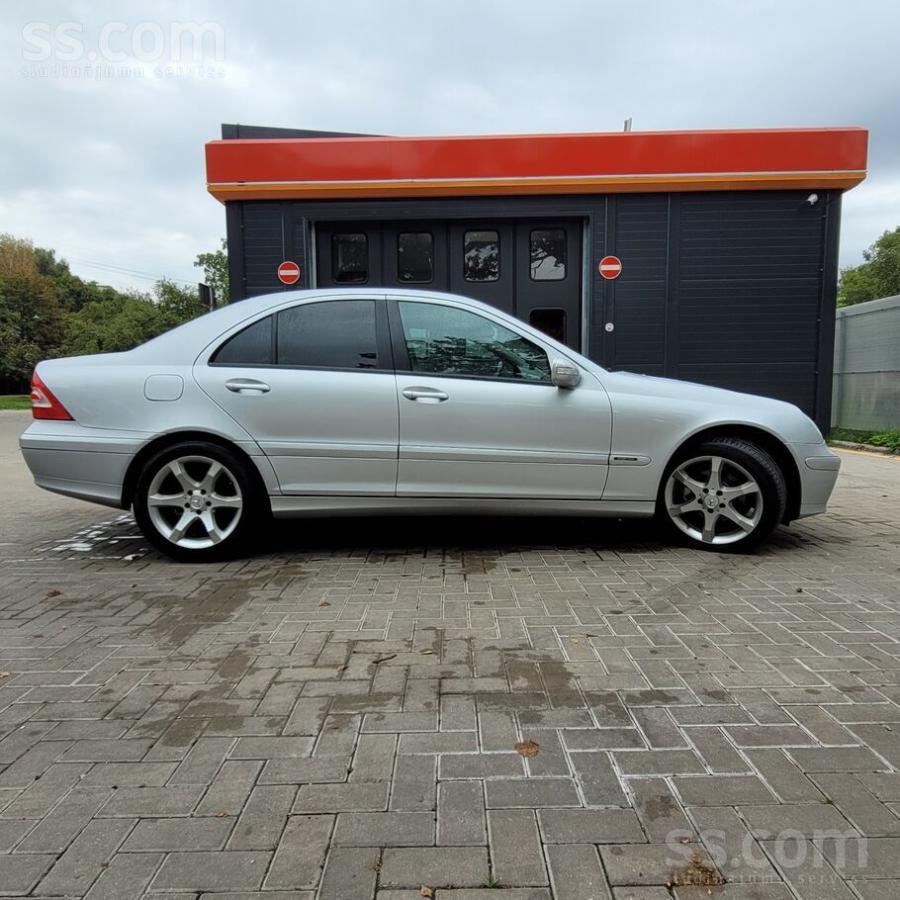 Pelēks Mercedes-Benz c-220 2005 Rīga, ar dzinēja tilpumu 2.20 L un nobraukumu 186 tūkst. km par 4300 €, foto 5 vietnē AUTOMOTO.COM.LV