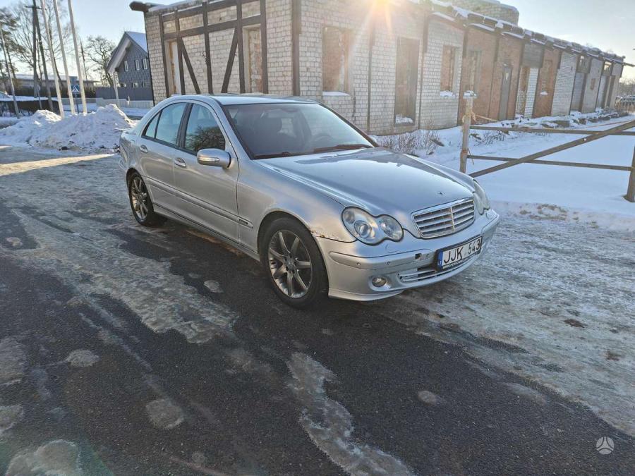 Pelēks Mercedes-Benz c-220 2006 Ukmergė, ar dzinēja tilpumu 2.20 L un nobraukumu 273 tūkst. km par 1250 €, foto 1 vietnē AUTOMOTO.COM.LV