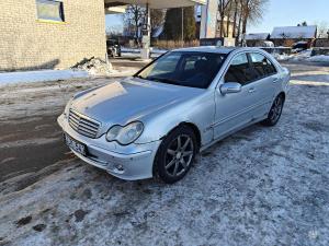 Pelēks Mercedes-Benz c-220 2006 Ukmergė, ar dzinēja tilpumu 2.20 L un nobraukumu 273 tūkst. km par 1250 €, foto 2 vietnē AUTOMOTO.COM.LV