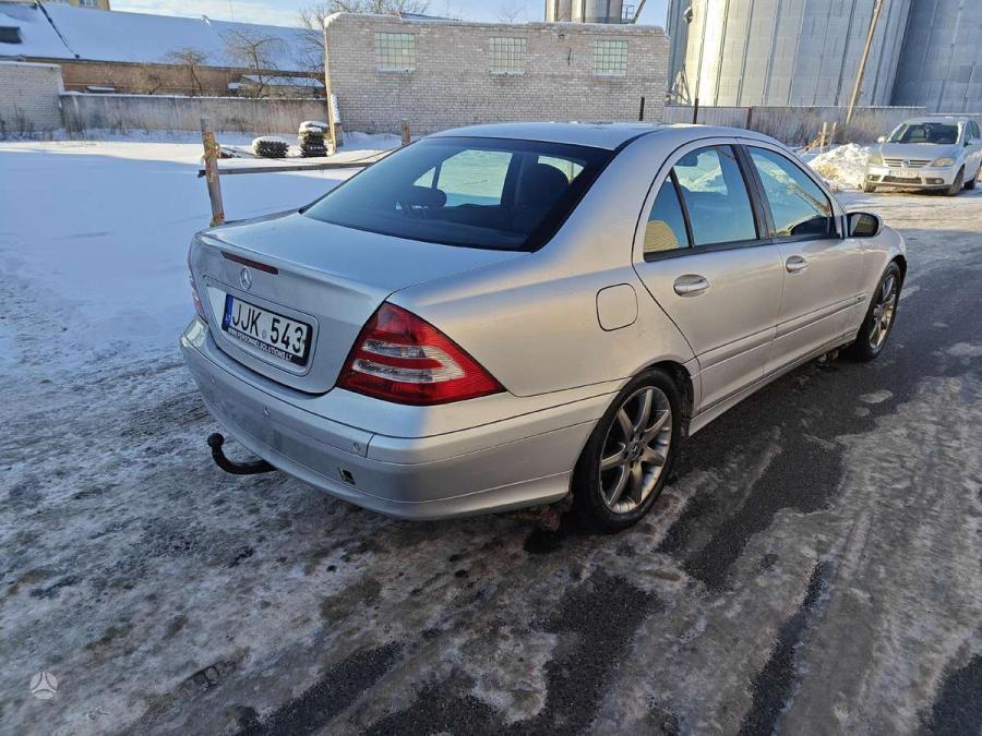 Pelēks Mercedes-Benz c-220 2006 Ukmergė, ar dzinēja tilpumu 2.20 L un nobraukumu 273 tūkst. km par 1250 €, foto 5 vietnē AUTOMOTO.COM.LV