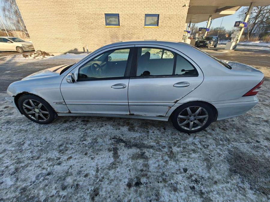 Pelēks Mercedes-Benz c-220 2006 Ukmergė, ar dzinēja tilpumu 2.20 L un nobraukumu 273 tūkst. km par 1250 €, foto 8 vietnē AUTOMOTO.COM.LV