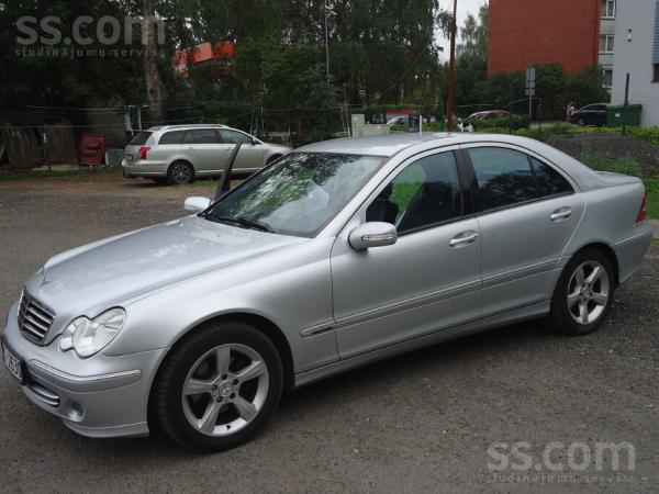 Grey Mercedes-Benz c-220 2006 in Riga, with an engine capacity of 2.20 L and mileage of 264 thousand km for 1000 €, photo 1 on AUTOMOTO.COM.LV