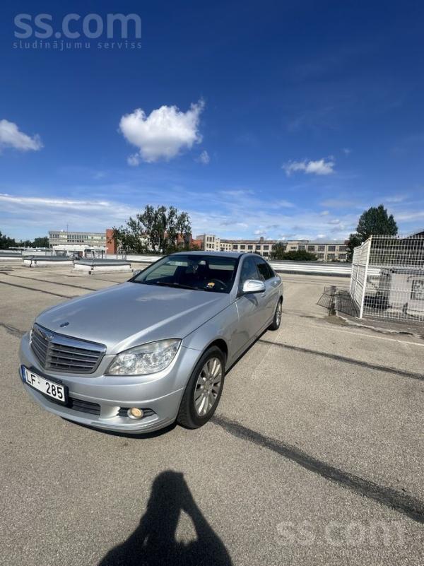Pelēks Mercedes-Benz c-220 2006 Rīga, ar dzinēja tilpumu 2.20 L un nobraukumu 365 tūkst. km par 4000 €, foto 3 vietnē AUTOMOTO.COM.LV