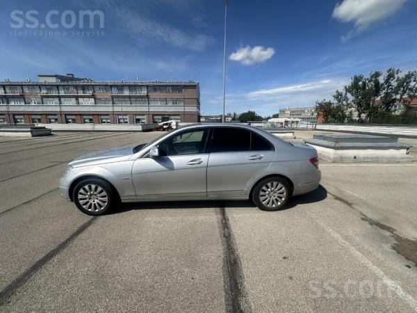 Pelēks Mercedes-Benz c-220 2006 Rīga, ar dzinēja tilpumu 2.20 L un nobraukumu 365 tūkst. km par 4000 €, foto 4 vietnē AUTOMOTO.COM.LV