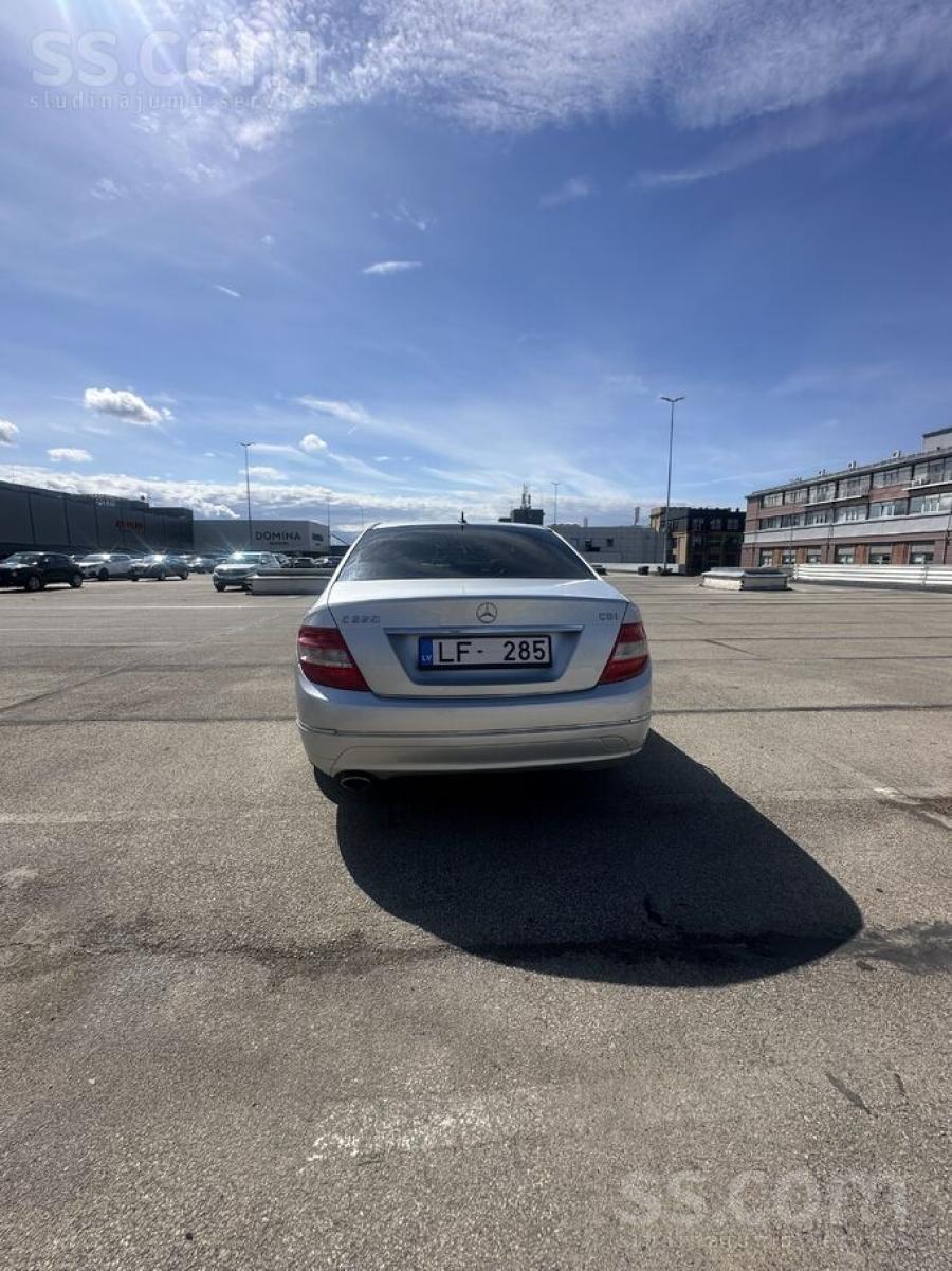Grey Mercedes-Benz c-220 2006 in Riga, with an engine capacity of 2.20 L and mileage of 365 thousand km for 4000 €, photo 8 on AUTOMOTO.COM.LV