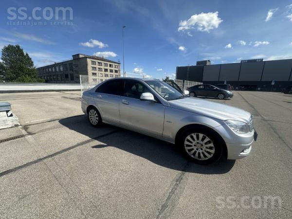 Pelēks Mercedes-Benz c-220 2006 Rīga, ar dzinēja tilpumu 2.20 L un nobraukumu 365 tūkst. km par 4000 €, foto 8 vietnē AUTOMOTO.COM.LV