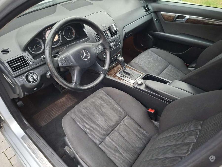 Pelēks Mercedes-Benz c-220 2007 Šilutė, ar dzinēja tilpumu 2.20 L un nobraukumu 309 tūkst. km par 2650 €, foto 17 vietnē AUTOMOTO.COM.LV