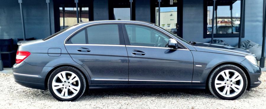 Grey Mercedes-Benz c-220 2007 in Kretinga, with an engine capacity of 2.20 L and mileage of 205 thousand km for 5199 €, photo 5 on AUTOMOTO.COM.LV