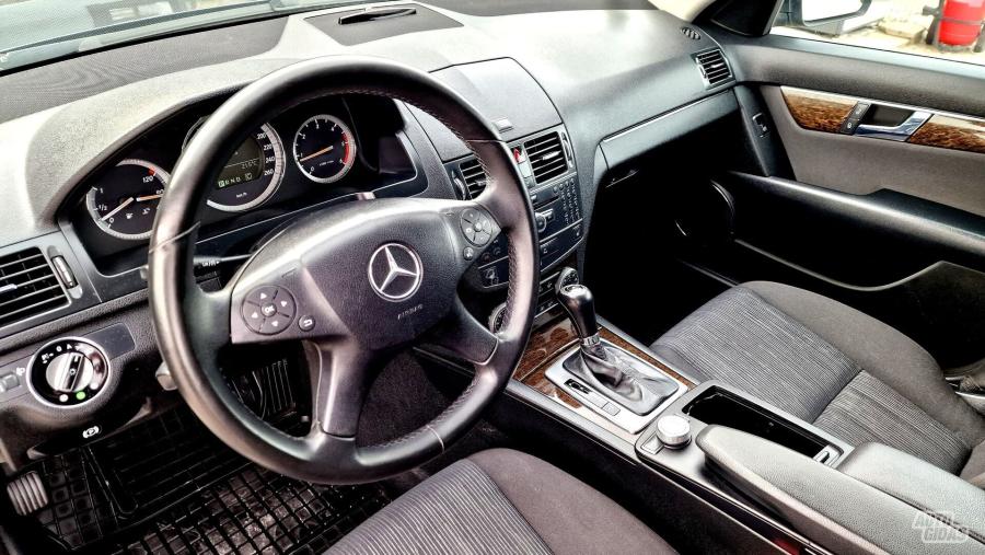 Grey Mercedes-Benz c-220 2007 in Kretinga, with an engine capacity of 2.20 L and mileage of 205 thousand km for 5199 €, photo 21 on AUTOMOTO.COM.LV